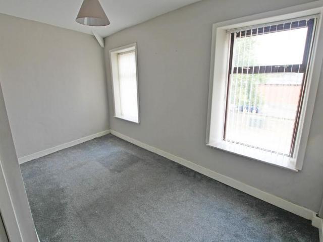 1 bedroom end of terrace house to rent