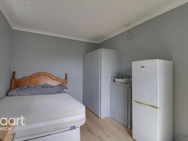 1 bedroom end of terrace house to rent