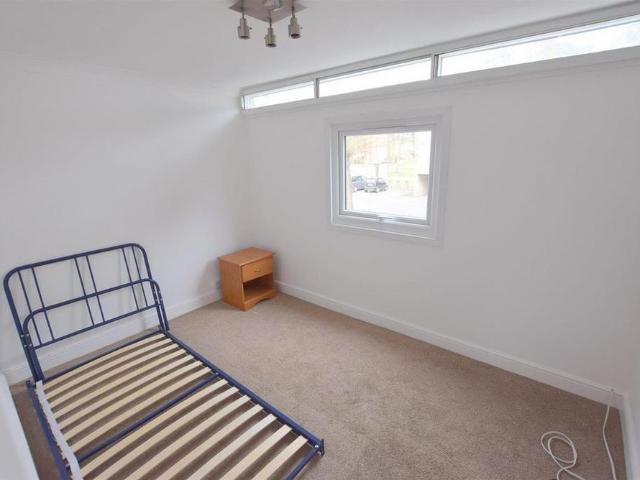 1 bedroom end of terrace house to rent