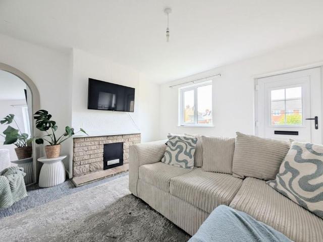 1 bedroom end of terrace house to rent