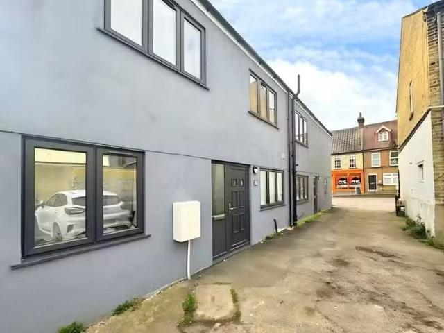 1 bedroom End Terrace House to rent, High Street, Rainham, ME8.
