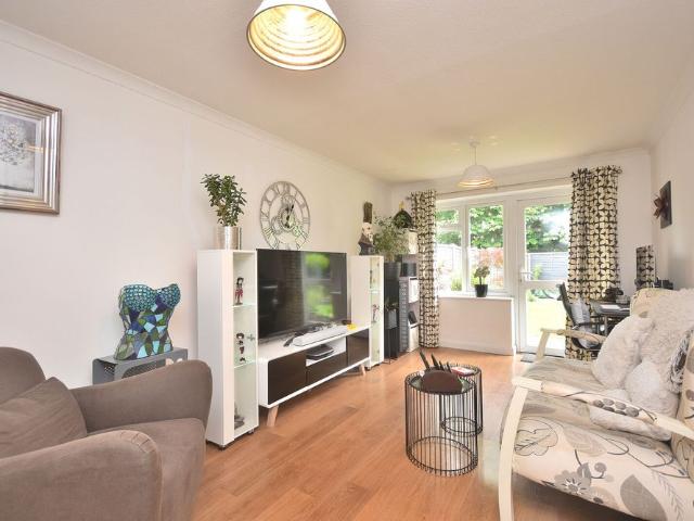 1 Bedroom End Terraced Bungalow To Rent
