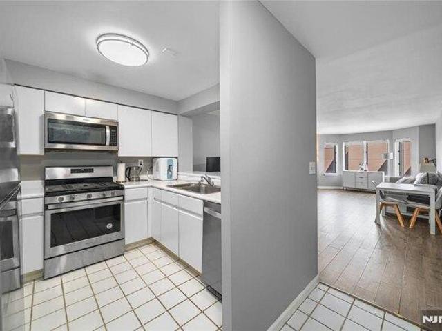 1 bedroom, Edgewater NJ 07020 104692295