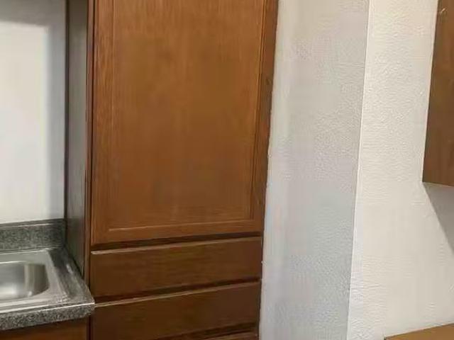 1 bedroom efficiency apartment in quiet neighborhood. 1008 Me.