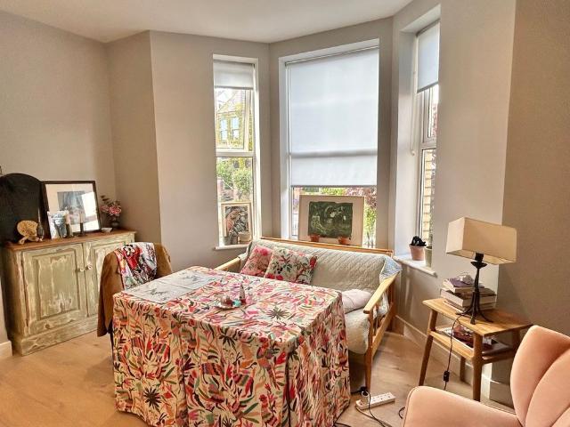 1 bedroom Executive Ground Floor Apartment to rent