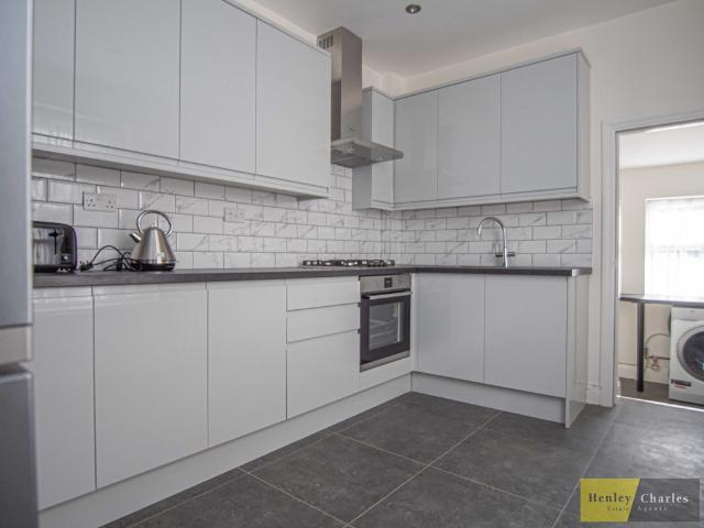 1 Bedroom For Rent