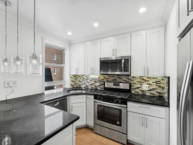 1 bedroom, Forest Hills NY LS102243508