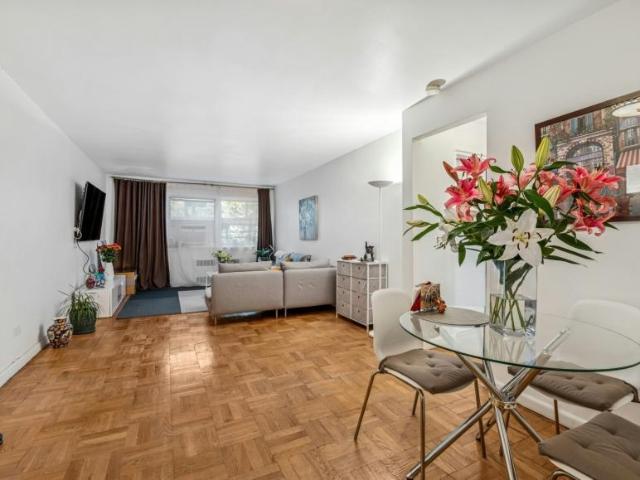 1 bedroom, Forest Hills NY LS97049256