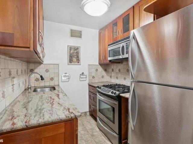 1 bedroom, Forest Hills NY 102245887