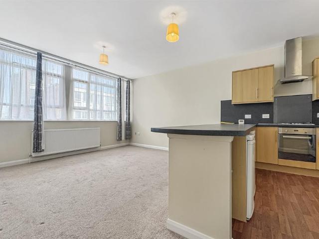 1 bedroom First Floor Flat in Bognor. 1 bed flat to rent £1,000 pcm £231 pw
