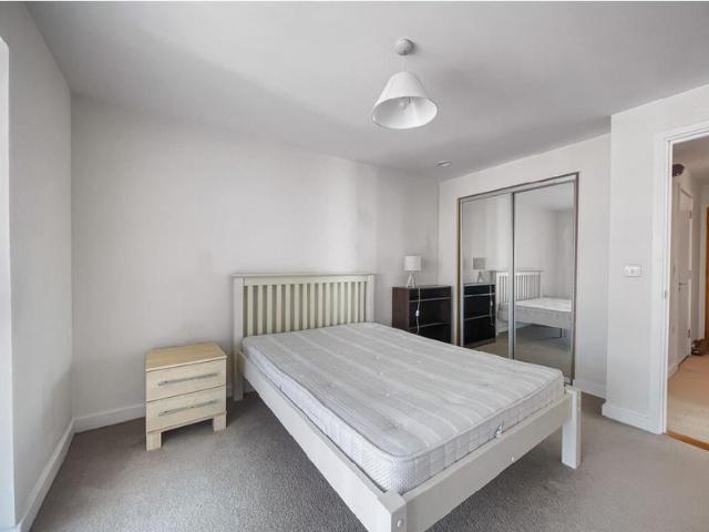 1 Bedroom FirstFloor Corner Apartment with Parking