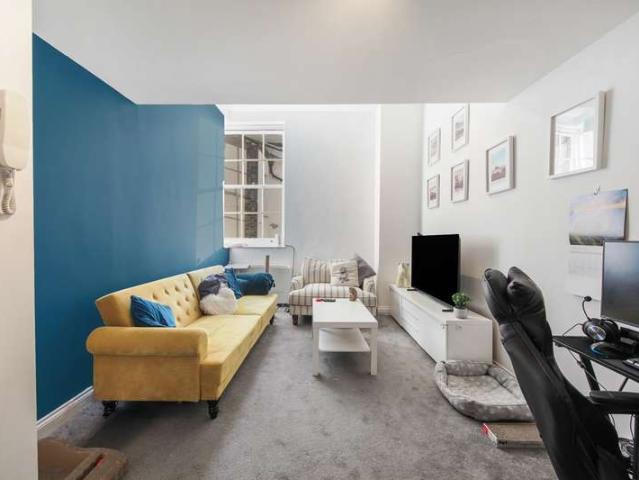 1 Bedroom Flat