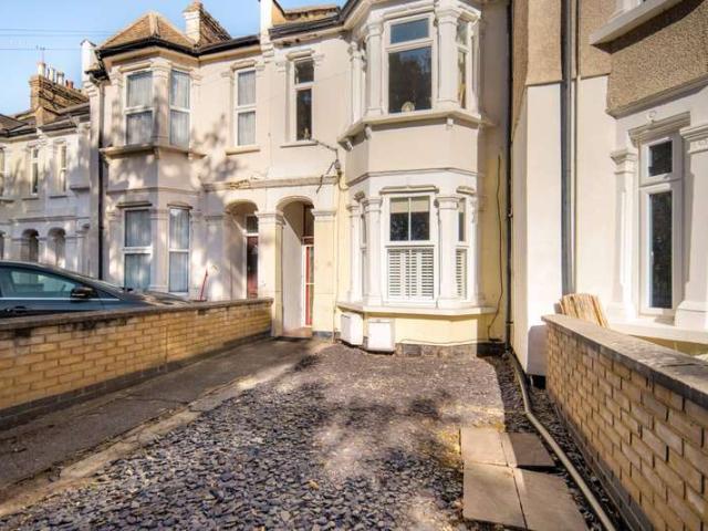 1 Bedroom Flat