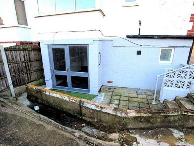 1 Bedroom Flat