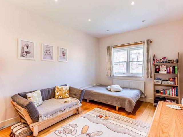 Studio Flat