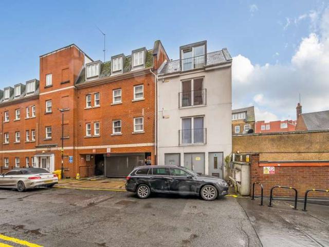 1 Bedroom Flat