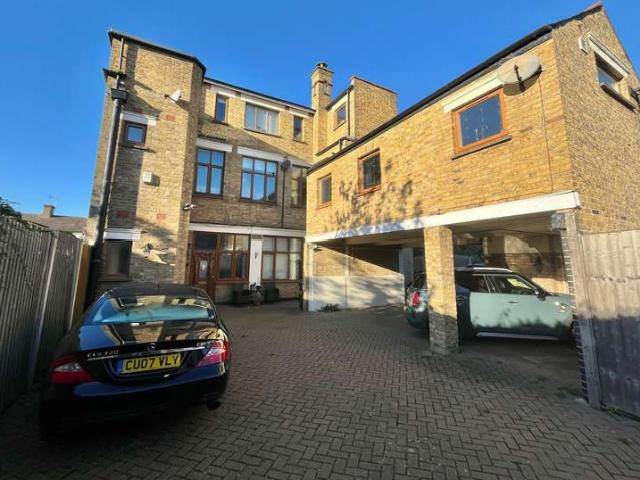 1 Bedroom Flat
