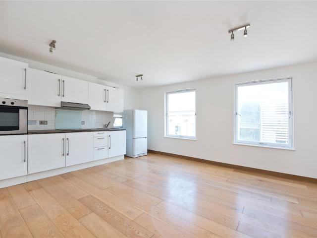 1 bedroom Flat Deptford High Street, SE8