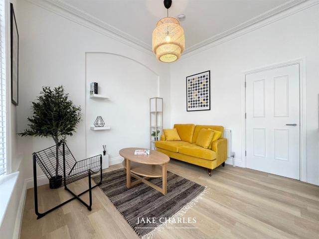 1 Bedroom Flat