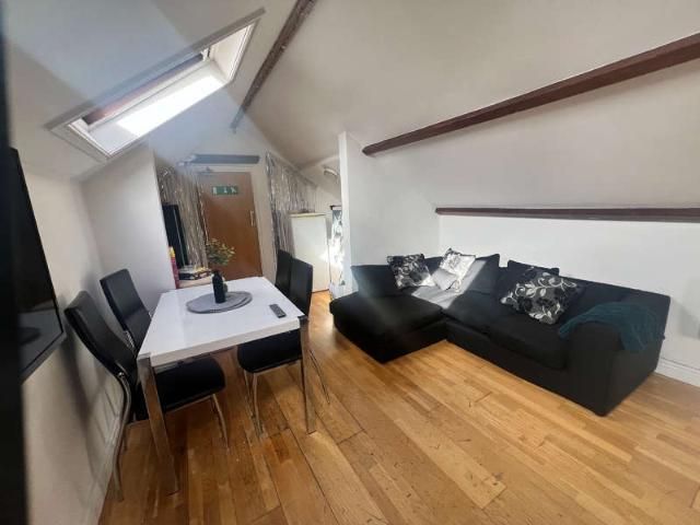 5 Bedroom Flat