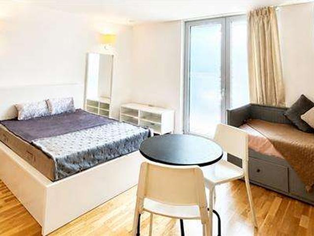 1 Bedroom Studio Flat