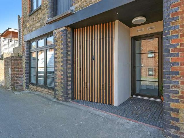 1 Bedroom Flat