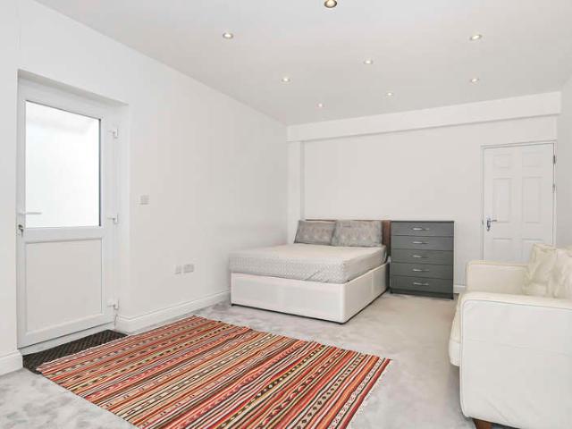 1 Bedroom Flat