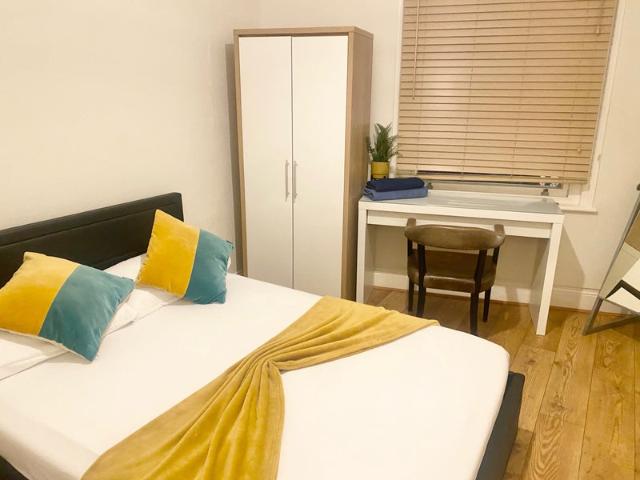 1 Bedroom Flat £1250 all bills included avail June