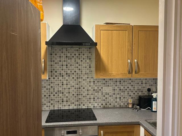 1 bedroom flat 1 min walk Piccadilly station