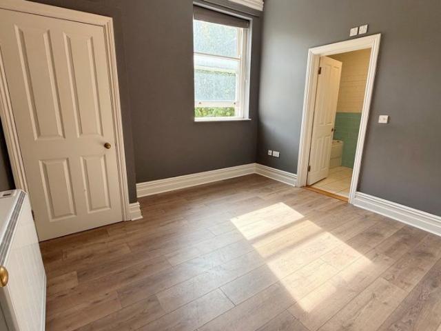 1 Bedroom Flat, The Drive, Hove