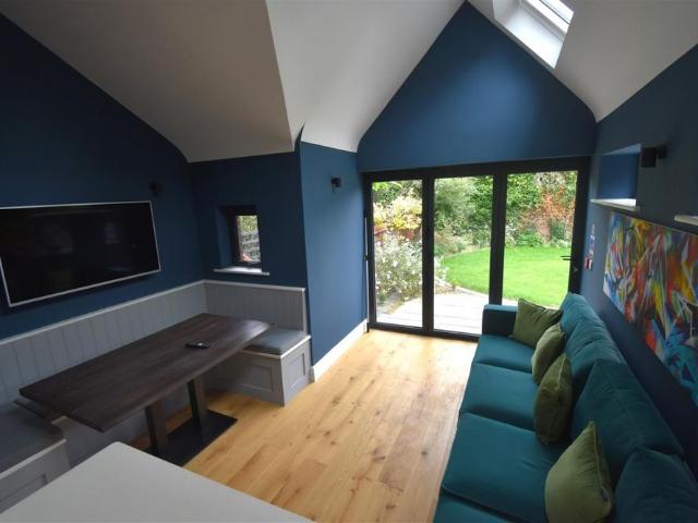 1 bedroom Flat To Let