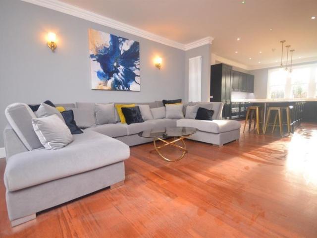 1 bedroom Flat To Let