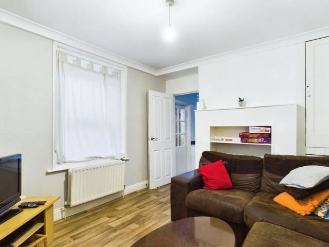 1 bedroom Flat To Let