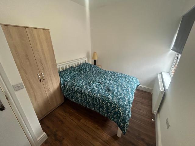 1 bedroom Flat To Let