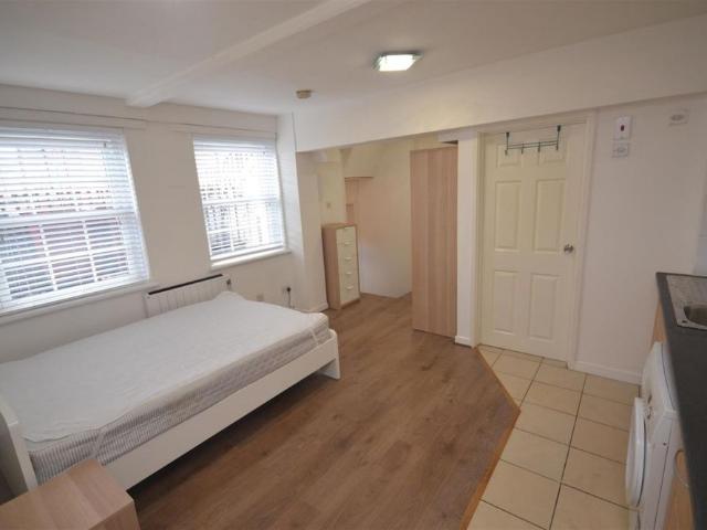 1 bedroom Flat To Let