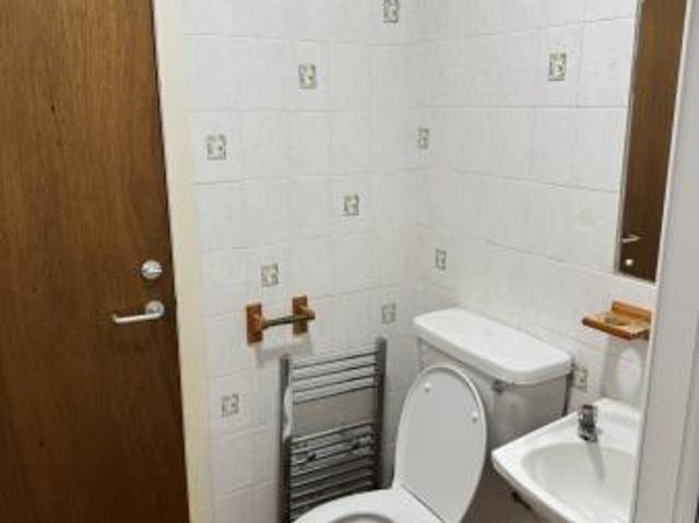 1 bedroom Flat To Let