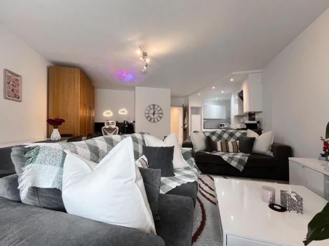 1 bedroom Flat To Let