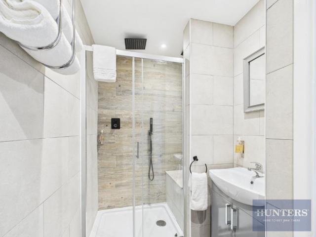 1 bedroom Flat To Let