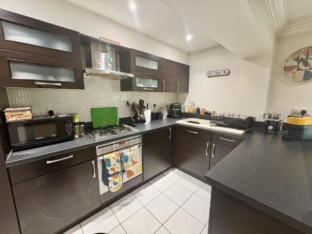 1 bedroom Flat To Let