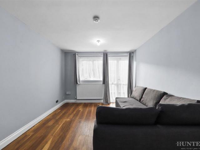 1 bedroom Flat To Let