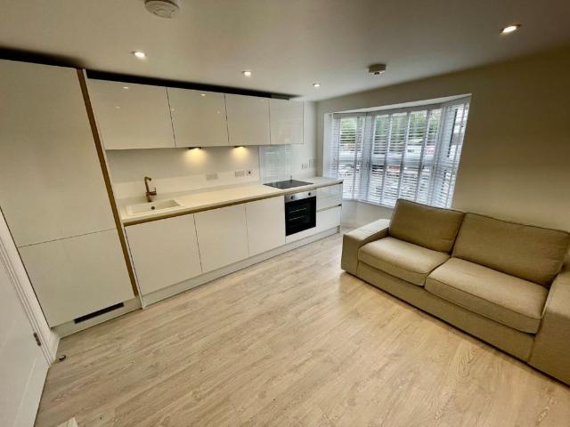 1 bedroom Flat To Let