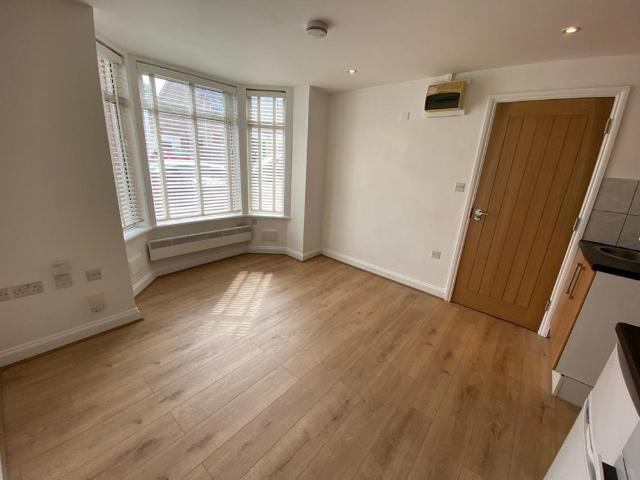 1 bedroom Flat To Let