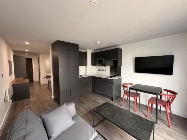 1 bedroom Flat To Let