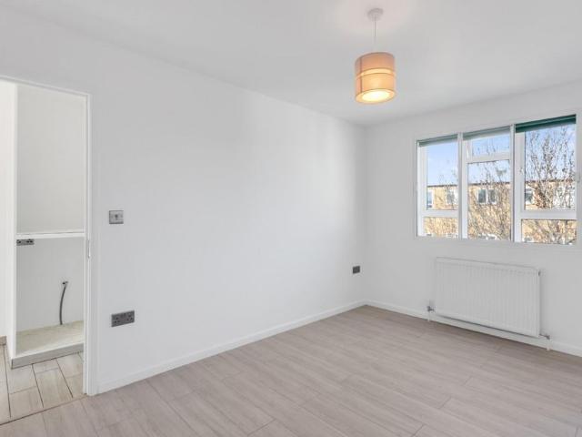 1 bedroom Flat To Let