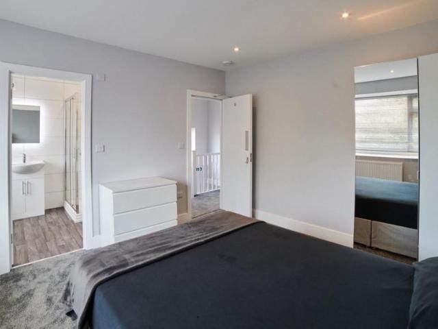 1 bedroom Flat To Let