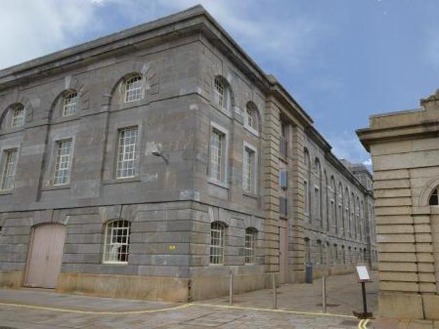 1 bedroom Flat To Let