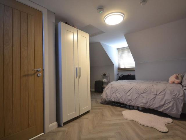 1 bedroom Flat To Let