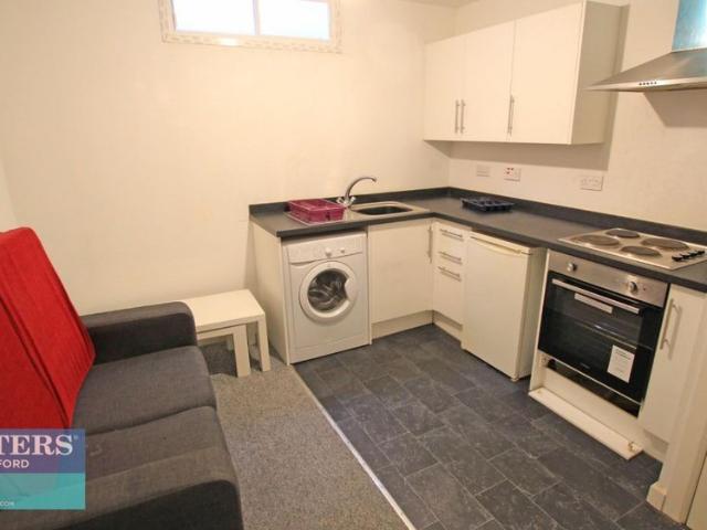 1 bedroom Flat To Let