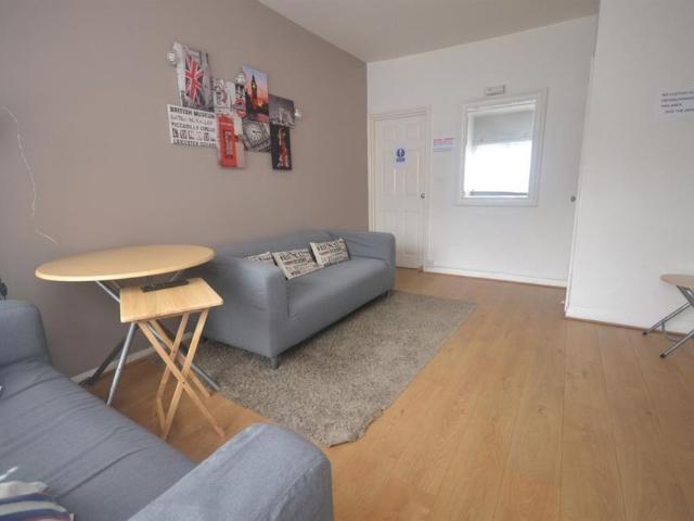 1 bedroom Flat To Let