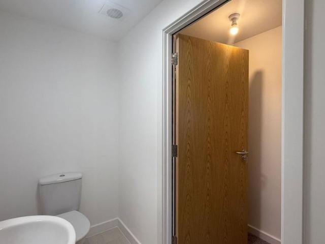 1 bedroom Flat To Let